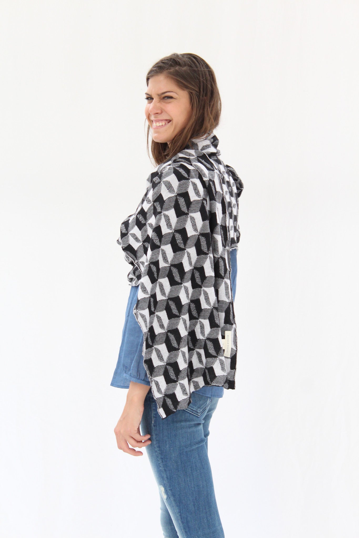 Micaela Greg Optic Scarf Black & White – Beklina